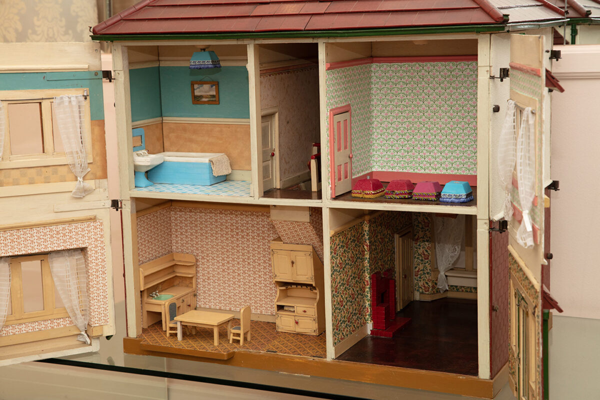 Vintage Double-Sided Dolls House from 1929 - Antiquedollshouse