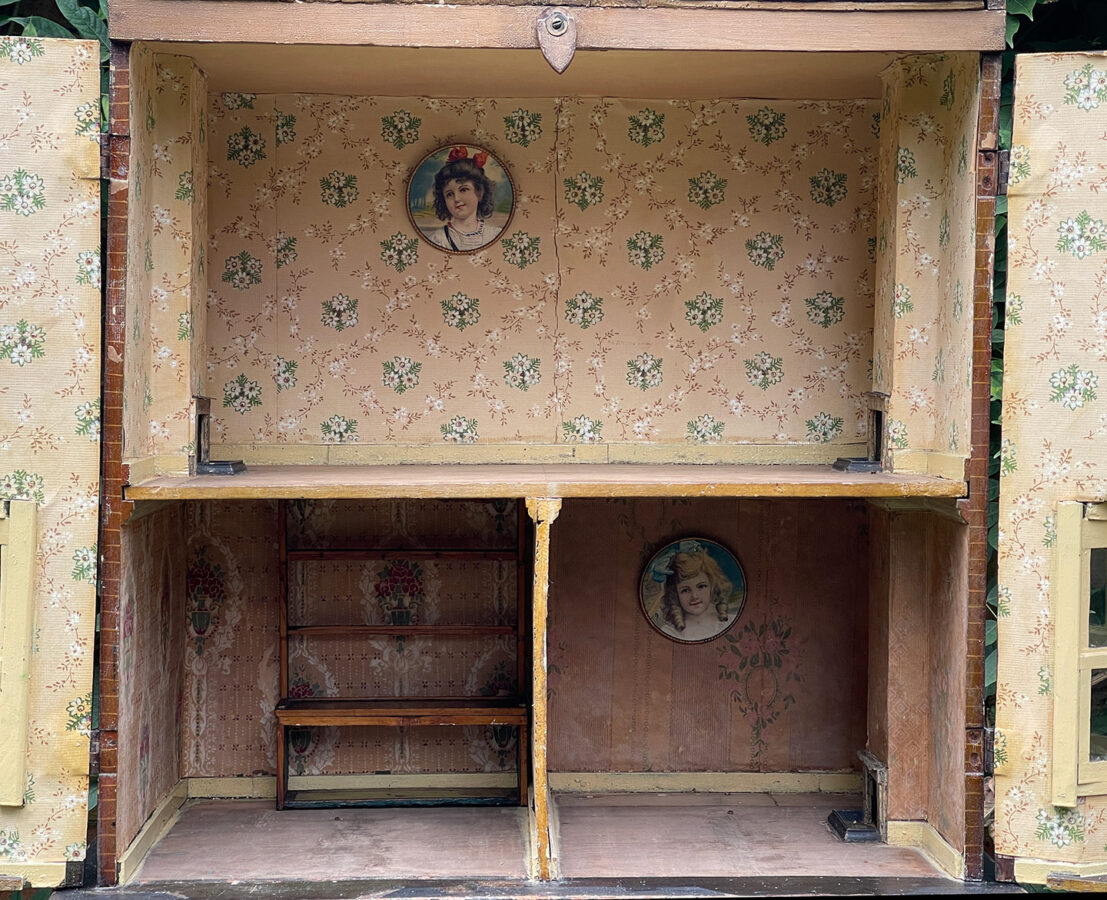 Antique Edwardian Dolls House c.1900 - Antiquedollshouse