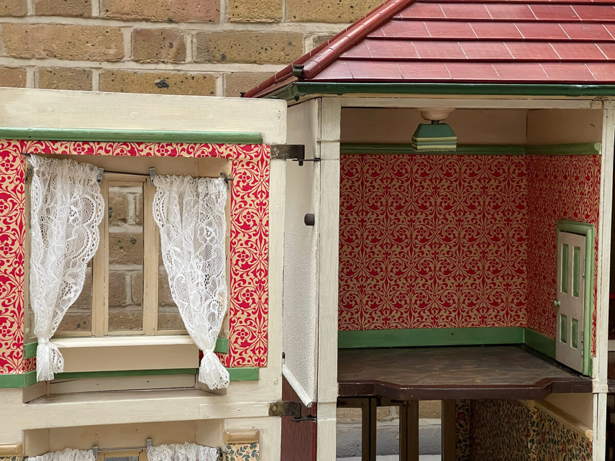 Vintage Double-Sided Dolls House from 1929 - Antiquedollshouse
