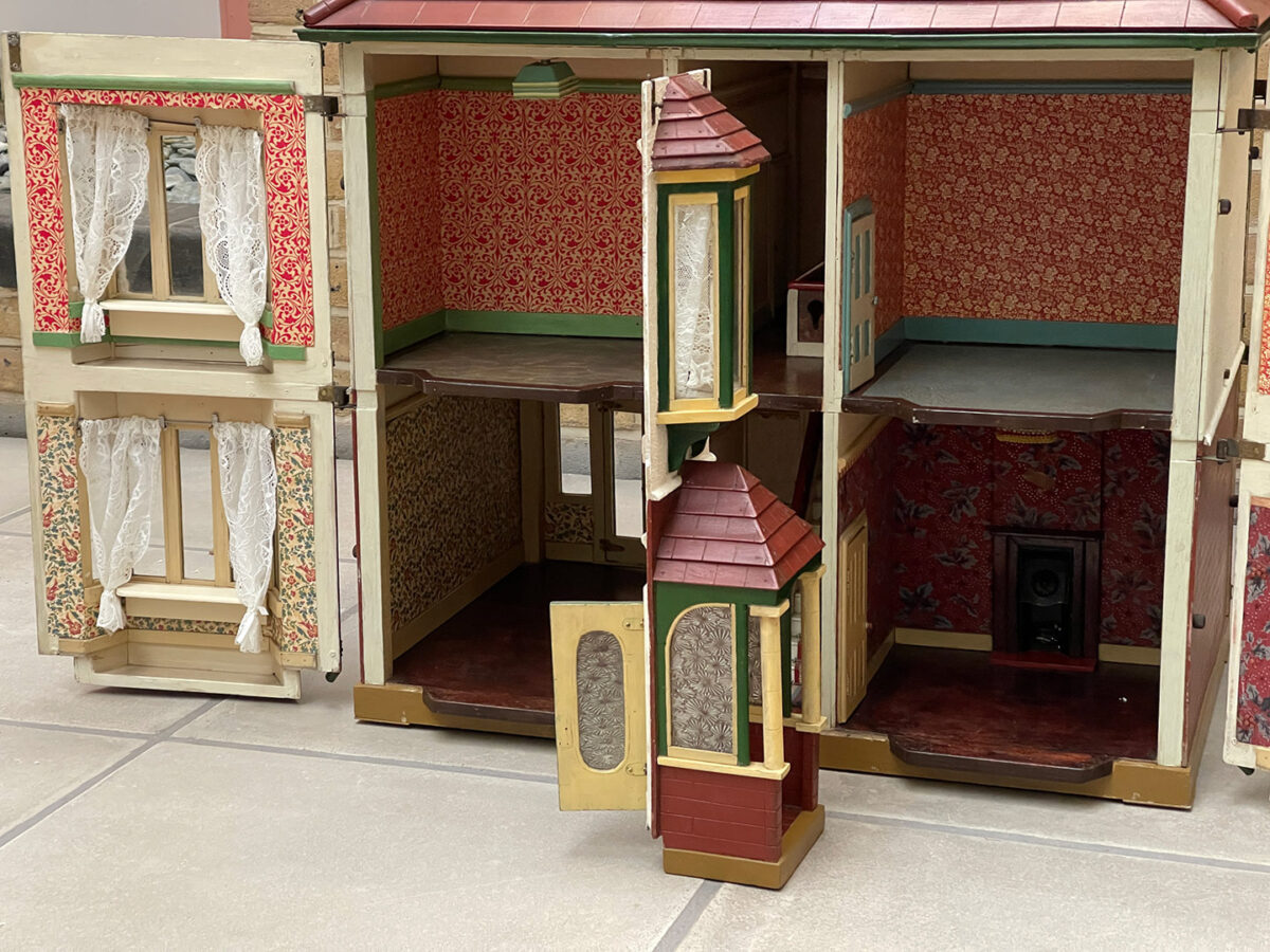 Vintage Double-Sided Dolls House from 1929 - Antiquedollshouse